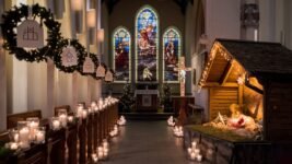 15 Christmas Decorations Ideas for Church for a Magical Atmosphere