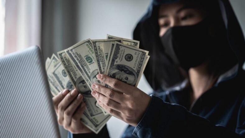 "20-Minute Money Hack" That Could Add $100,000 to Your Retirement ...